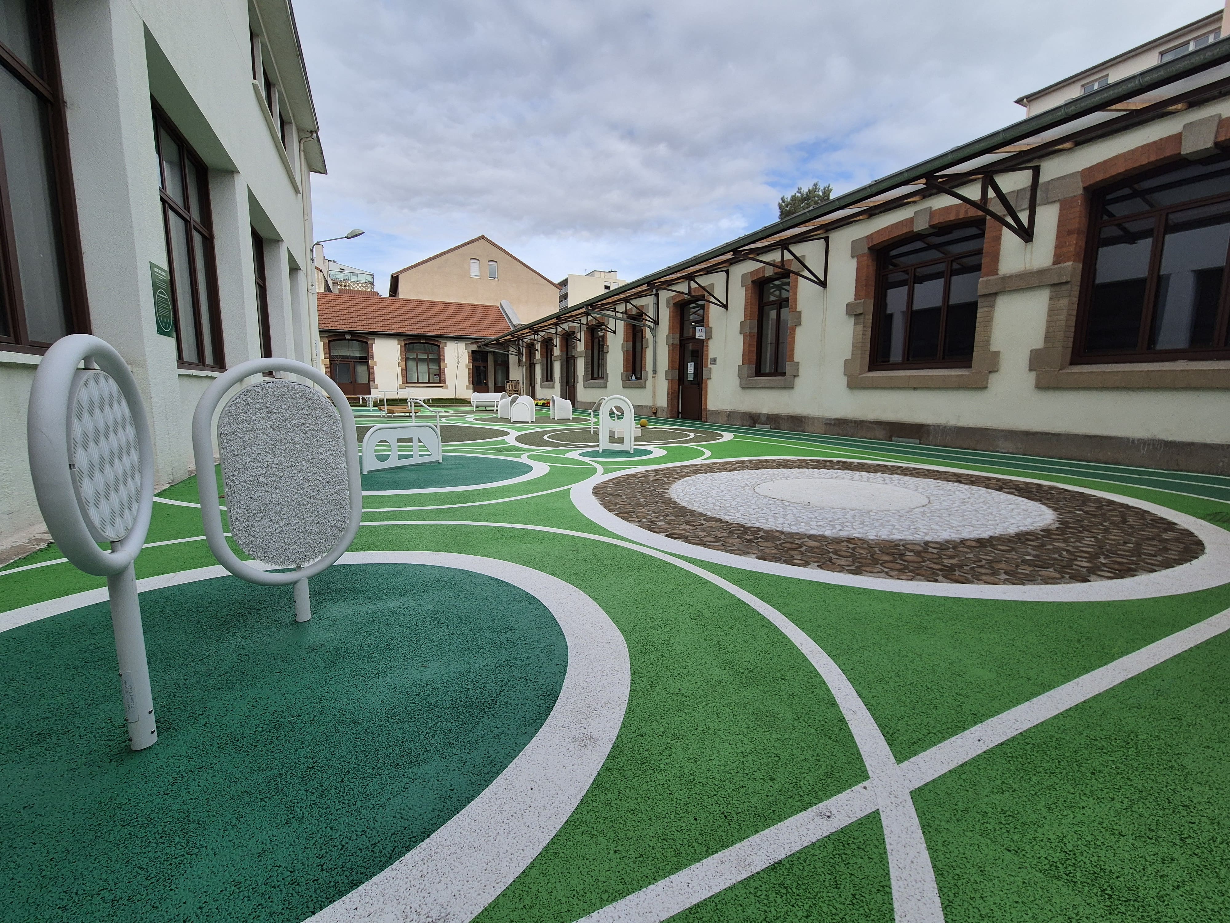 Crèche les Marmots : une nouvelle cour inclusive pour favoriser l’éveil ...